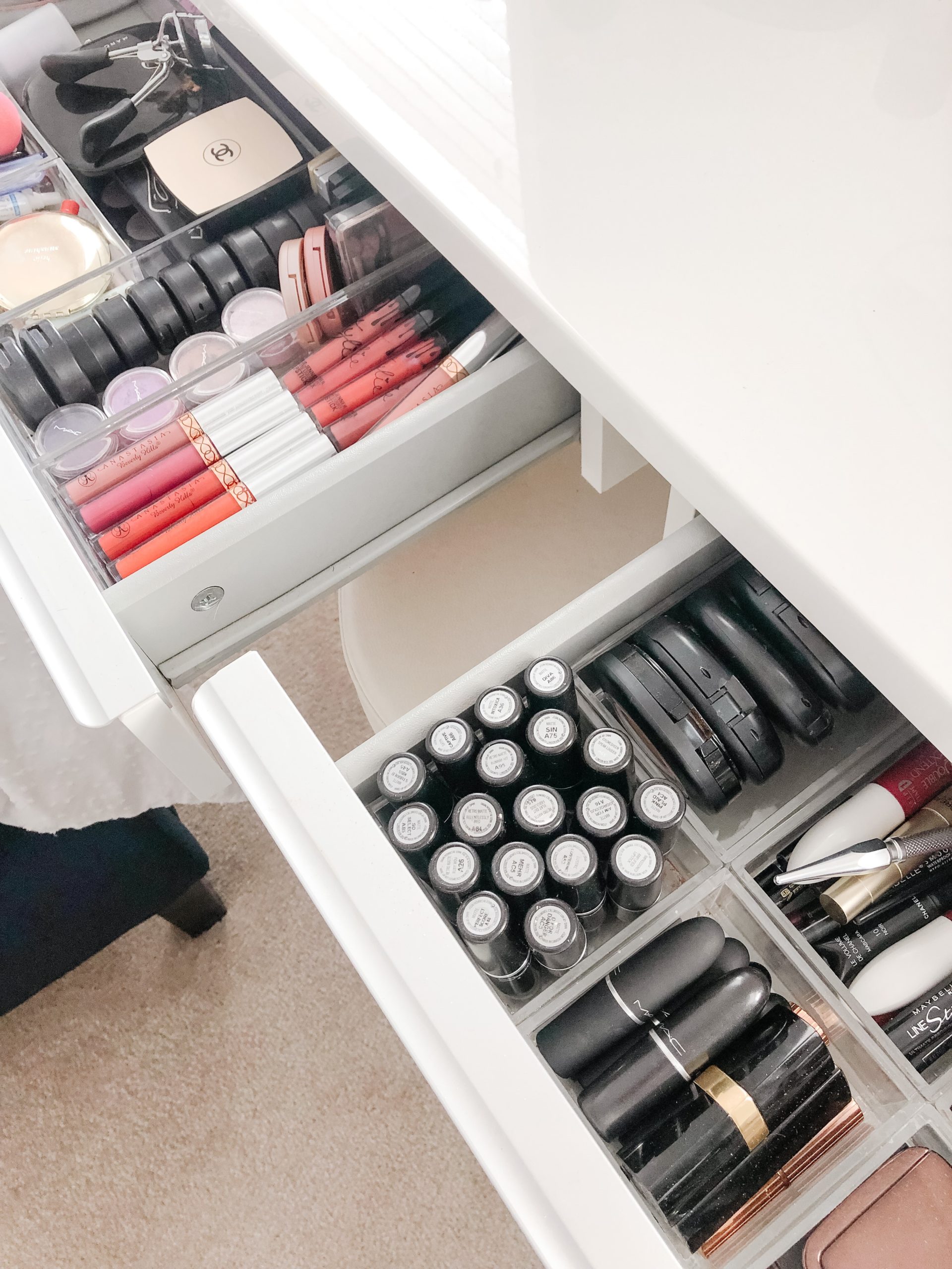 Favourite: Vanity & Makeup Organization Essentials - Curls & Cabernet